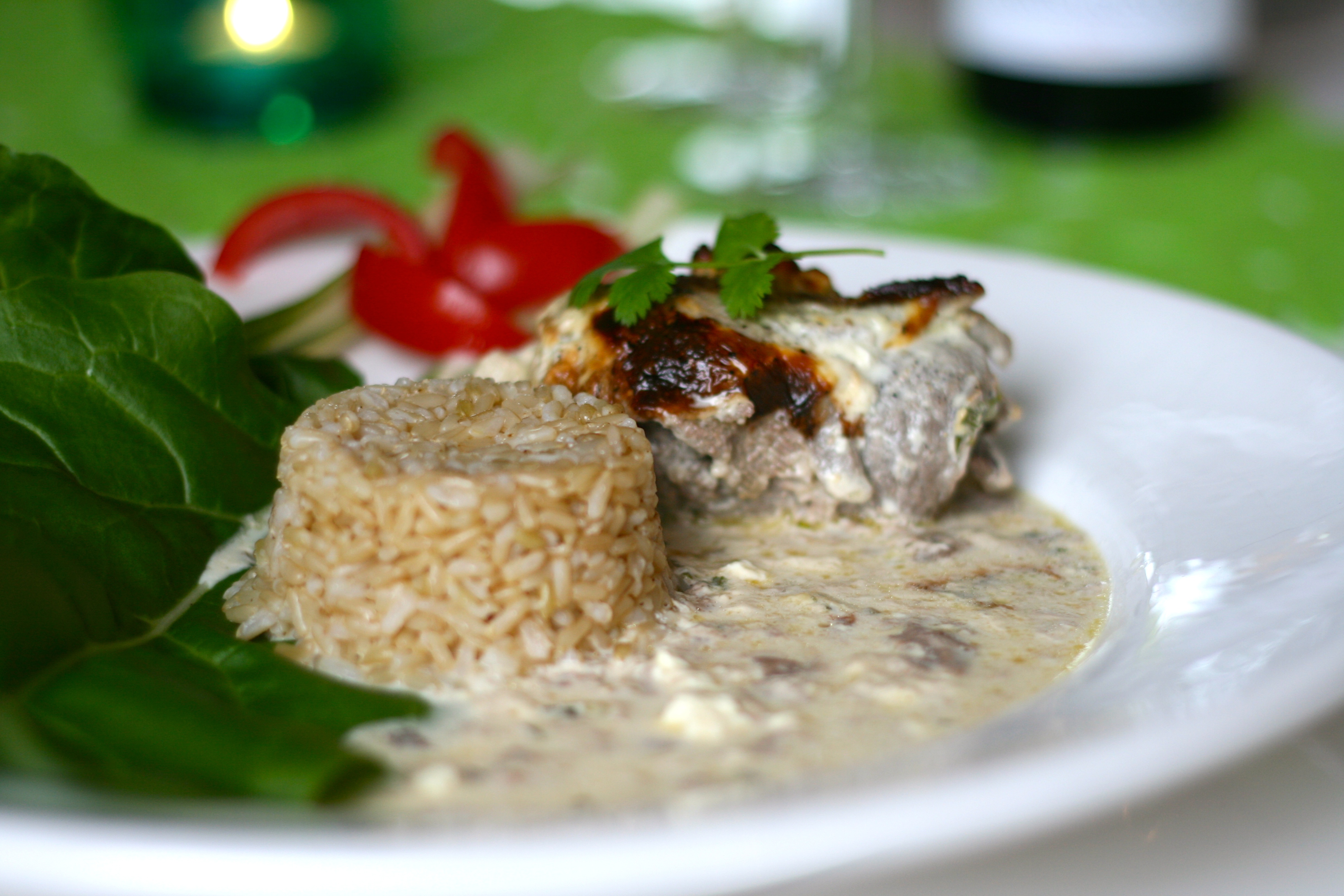 Rullader av lövbiff med färskost och örter