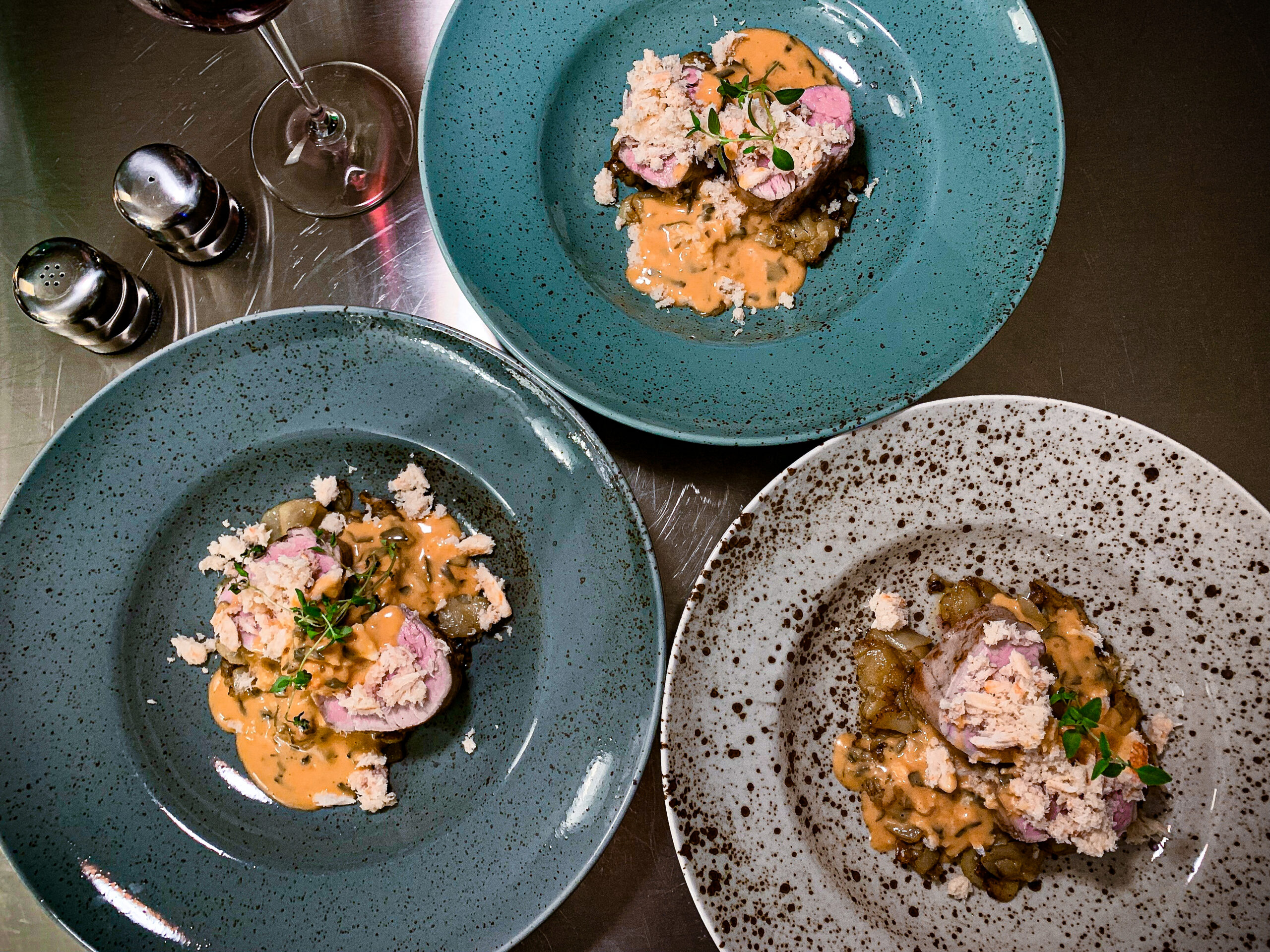 En helt oäkta Filé Oscar serverad med en äkta portion mathistoria